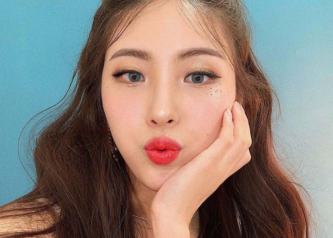 Hiyena Kpop Makeup Video Tutorials | The Beautube